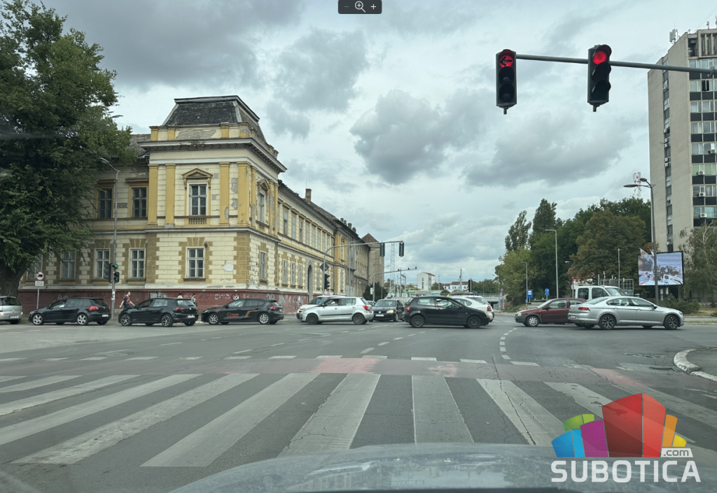Saobraćajni kolaps kod Patrije - rešenje možda gašenje semafora kod ...