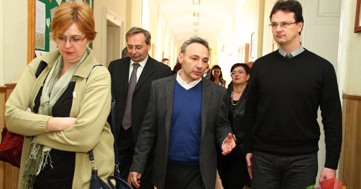 Ministar Verbić posetio Hemijsko-tehnološku školu | (Vesti - 22. 01 ...