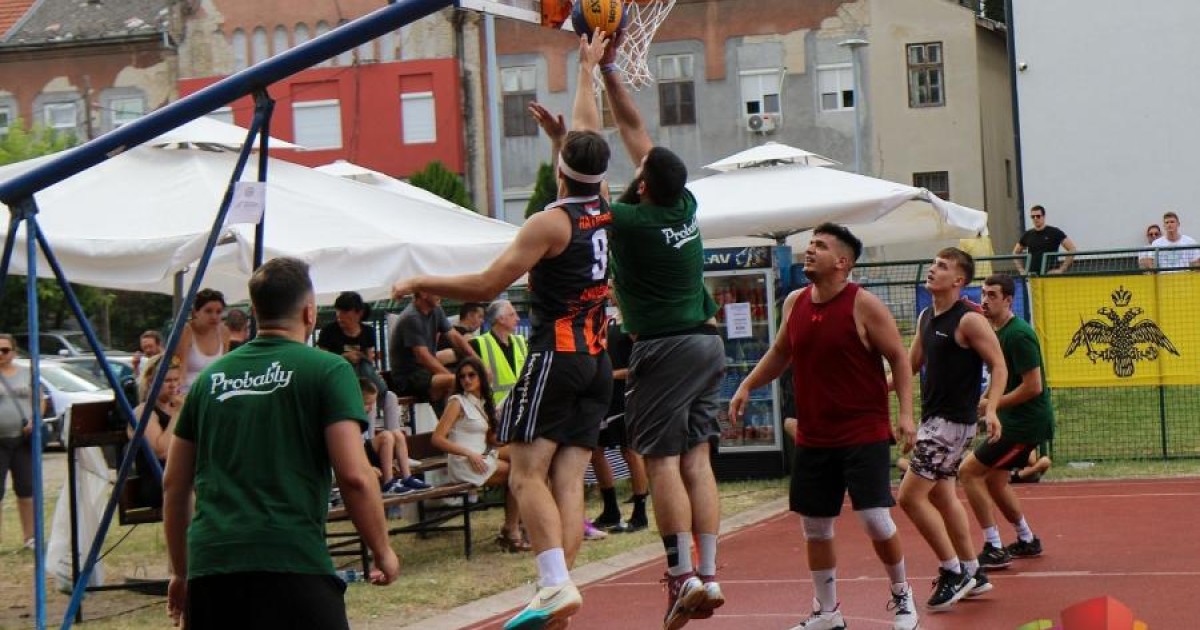 Humanost na terenu: Basketaši igrali za Kosmet, prikupljeno preko 227. ...