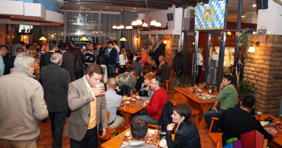 "Happy Hour" u bavarskoj pivnici "Minhen" | (Vesti - 24. 04. 2014 ...