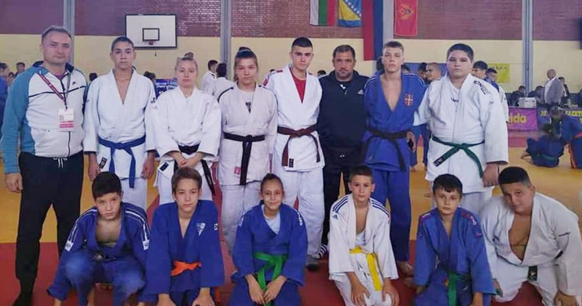 Džudo: Šest medalja za Spartak u Stepanovićevu | (Vesti - 10. 10. 2022 ...