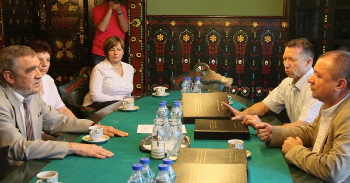 Predato preko 15.000 potpisa protiv "pogrebnog monopola" | (Vesti - 08 ...