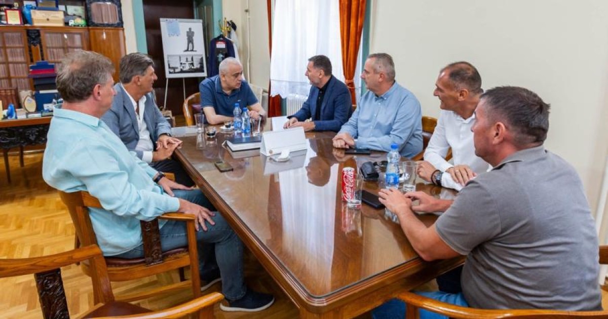 Delegacija FSS i FSV u Subotici: Dogovorena izgradnja „Kuće fudbala“ na ...