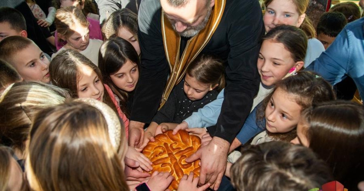 Svečanom priredbom obeležen Savindan u OŠ "Jovan Mikić" | (Vesti - 28 ...