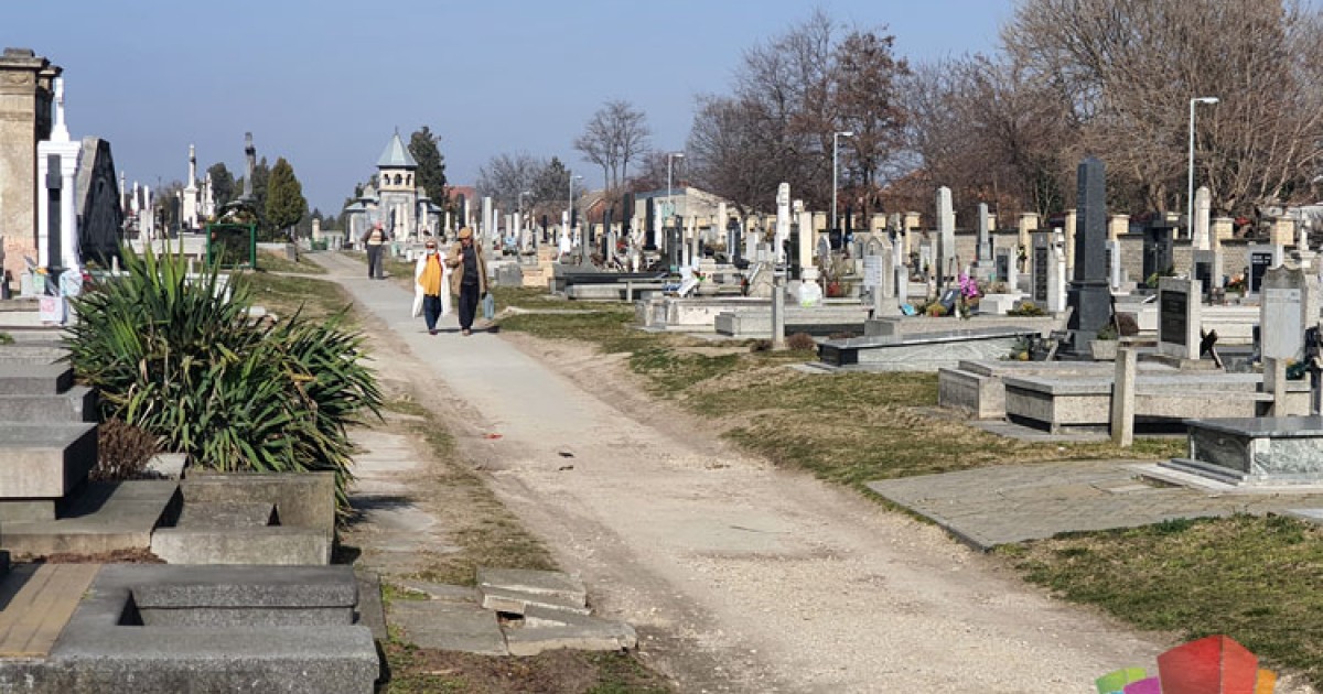 Groblja u Subotici uređena pred verske praznike posvećene preminulima ...