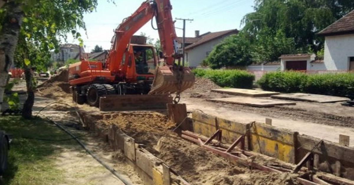 Sutra bez vode stanovnici ulice Eržebet Silađi | (Vesti - 06. 08. 2015) Subotica.com