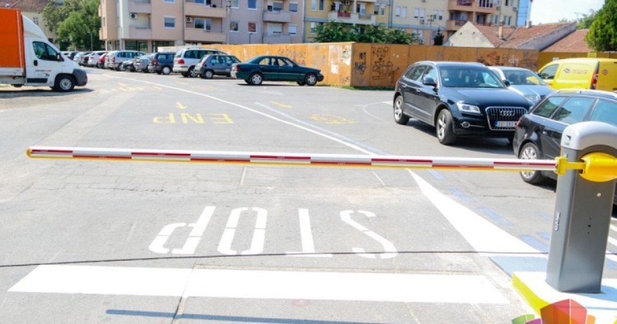 "Brza rampa" nije smanjila gužve na izlazu sa parkinga kod Otvorenog univerziteta | (Vesti - 28 ...