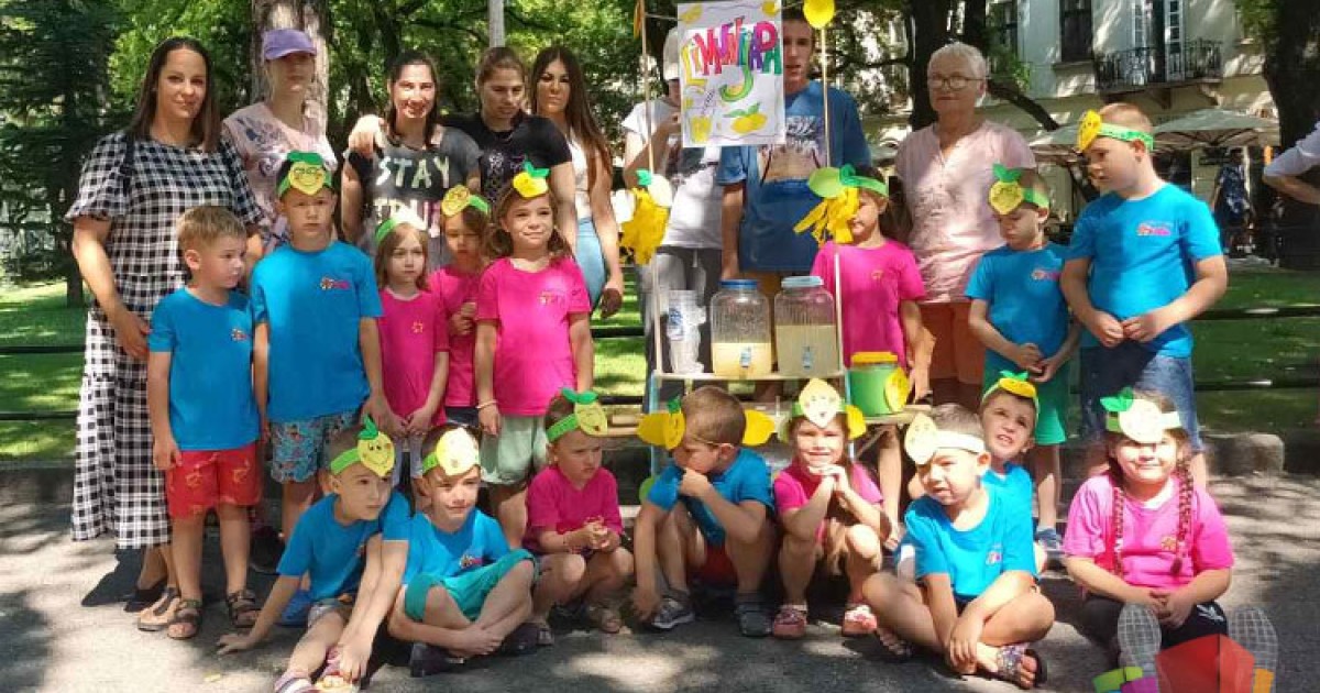 Mališani iz PU "Naše nade" prodajom limunade pomažu deci sa autizmom ...