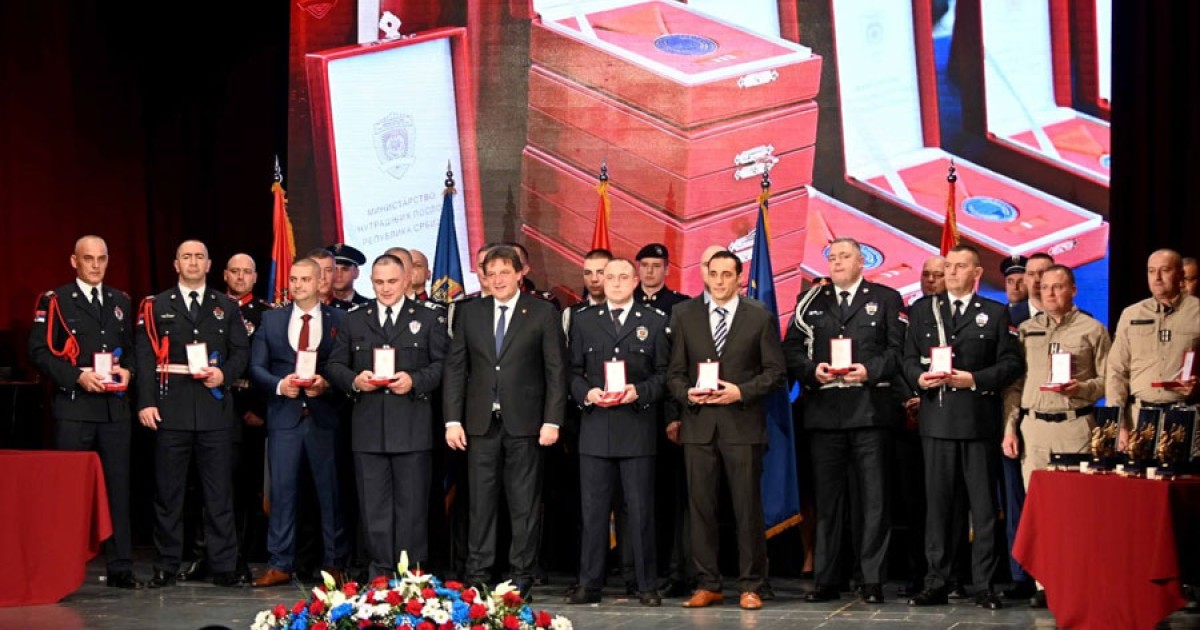 Ministar Gašić odlikovao načelnika subotičke Policijske uprave i dva ...