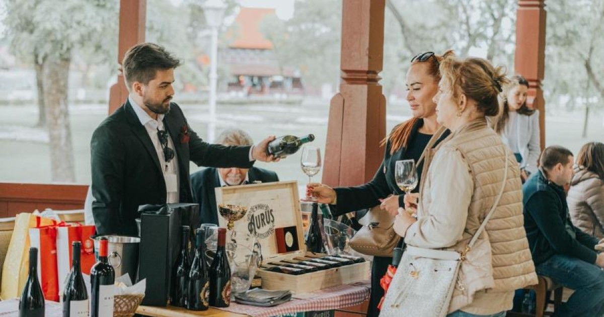 Dobrim vinom protiv lošeg vremena: održan treći "WineSu" salon vina na Paliću | Promotivni tekst ...