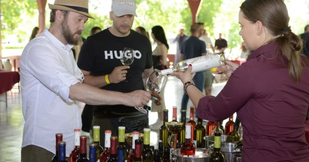 Prvi „WineSu“ - Salon vina na Paliću oduševio posetioce | (Vesti - 28. 05. 2023) Subotica.com