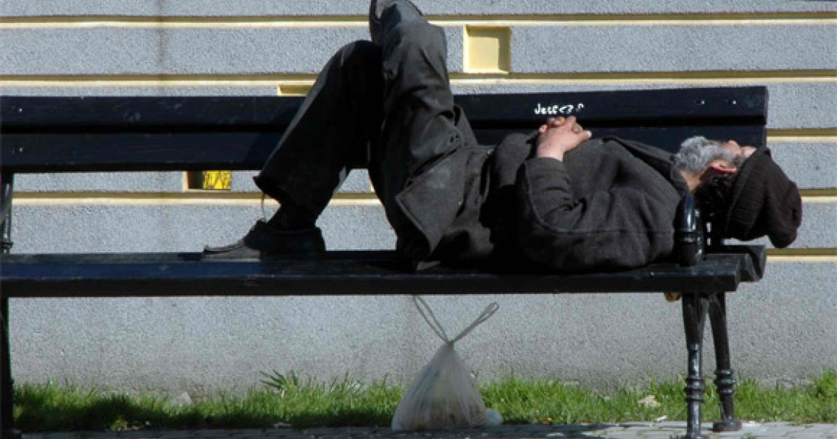 Sve više pijanaca koji spavaju na klupama | (Zviždaljka #500)