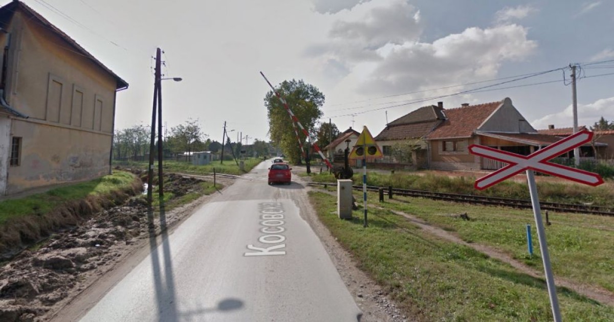 Velika rupa na pružnom prelazu - OPREZ! | (Zviždaljka #4762)