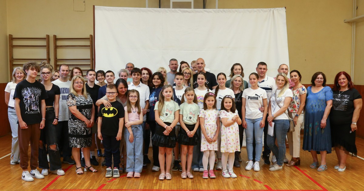 [FOTO] Druženje sa blizancima u "Zmaju" - OŠ "Jovan Jovanović Zmaj" (07 ...
