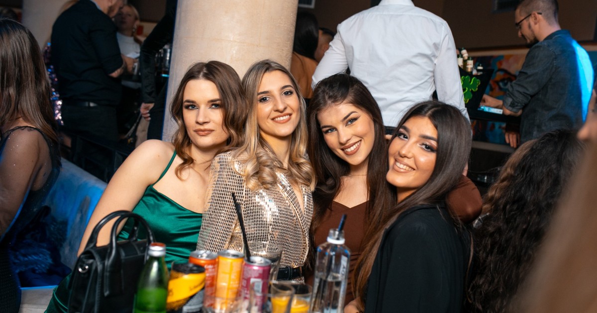 [FOTO] Dnevni doček Nove godine - prednovogodišnje zagrevanje #NG2024 - Q Bar (31. decembar 2023 ...