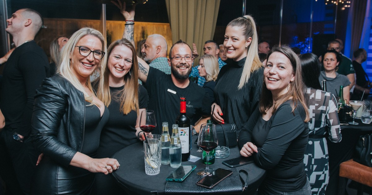 [FOTO] Bojana Šarović i Saša Babić - Restoran "Paligo palata" (20 ...