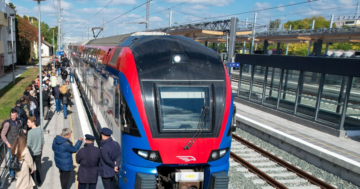 [FOTO] Polazak brzog "Soko" voza za Beograd - Železnička stanica (08 ...