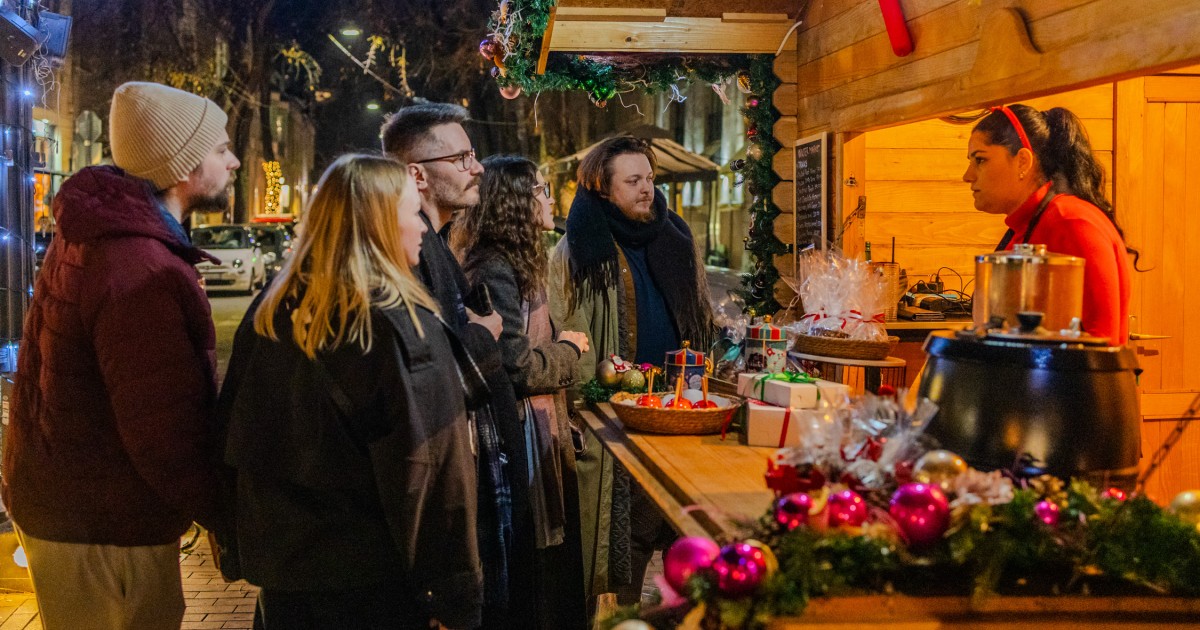 [FOTO] Božićni market ispred Malog trga - Mali trg (06. decembar 2025 ...